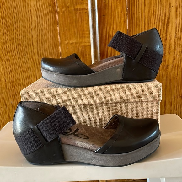 OTBT | Shoes | Otbt Migrant Two Black Platform Mary Janes Size 95 ...